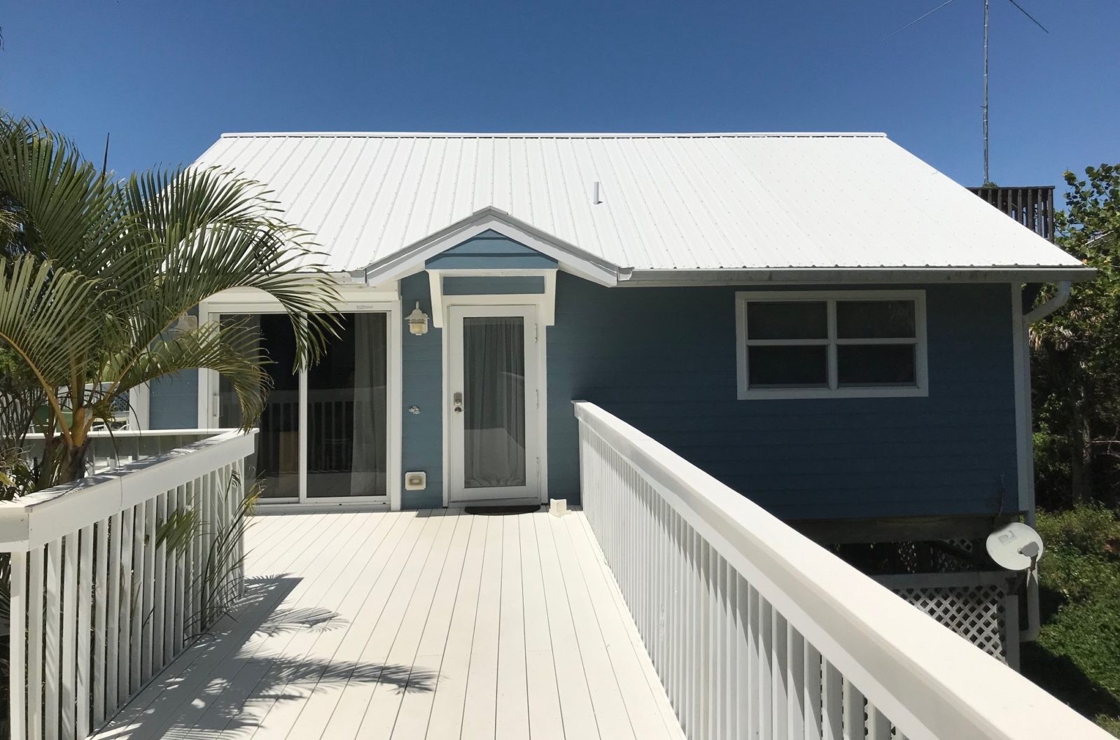 Rooms and Suites - Hummingbird Hideaway